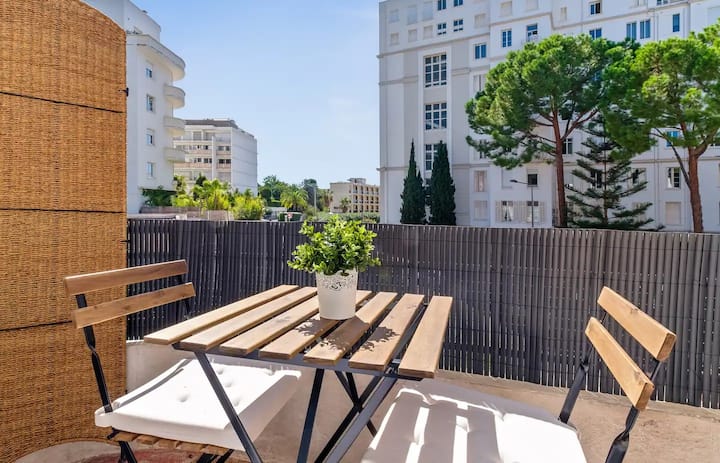 Superbe Appartement Avec Balcon Proche Du Centre - Juan les Pins