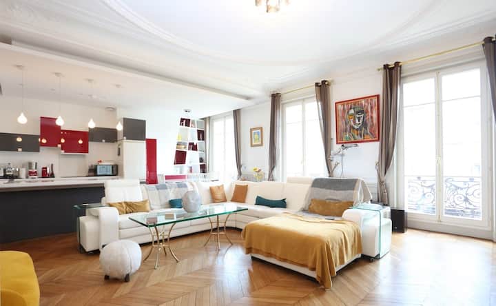 Arc De Triomphe - "Luxury With A Sense Of Home" - Paris