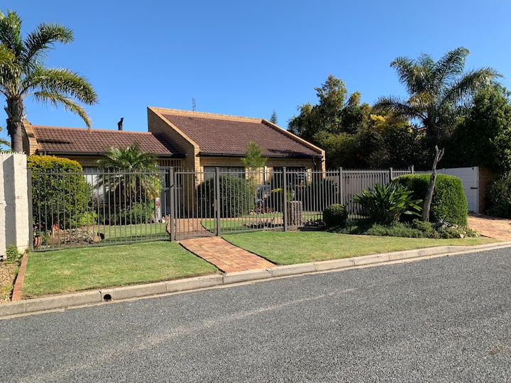 Family & Social Orientated House - Somerset West