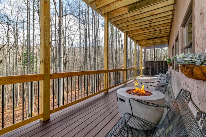 Big Deck, Hot Tub, Views, Fire, Game Room, Open - Boone, NC