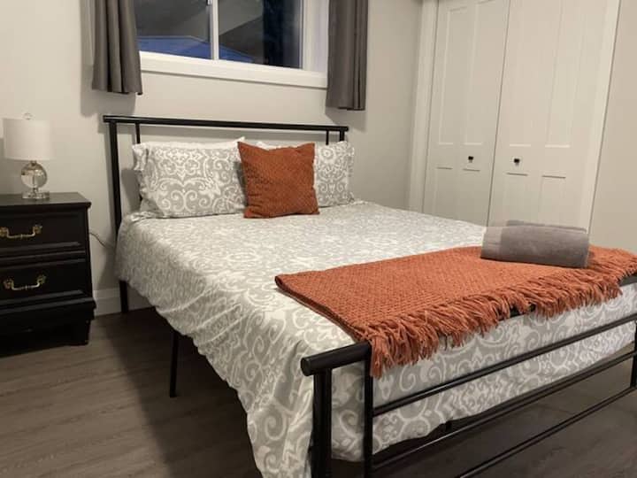 Cozy Alex Garden Room #3 - Orillia