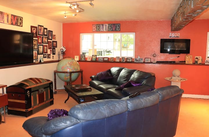Knik Familia Den 2-br W/shared Entry In Home - Anchorage, AK