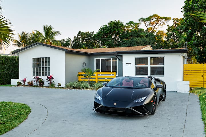 Yellow Door House - 5 Bedrooms & Pool - Hollywood, FL