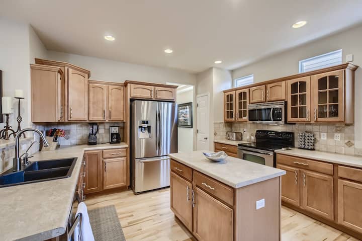 Entire 4br House With Luxury Features - Longmont, CO