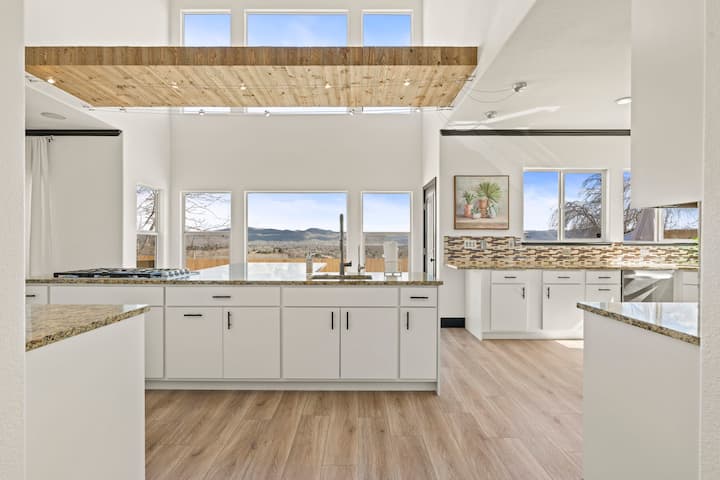 Modern 4br/3.5ba Home Near Reno - Reno, NV