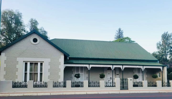 Nostalgic Bonheur Cottage - Montagu