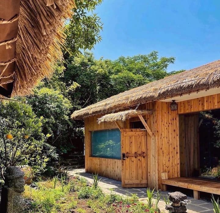 Jeju Traditional Heritage Hanok-yeonlige Seogwipo - South Korea