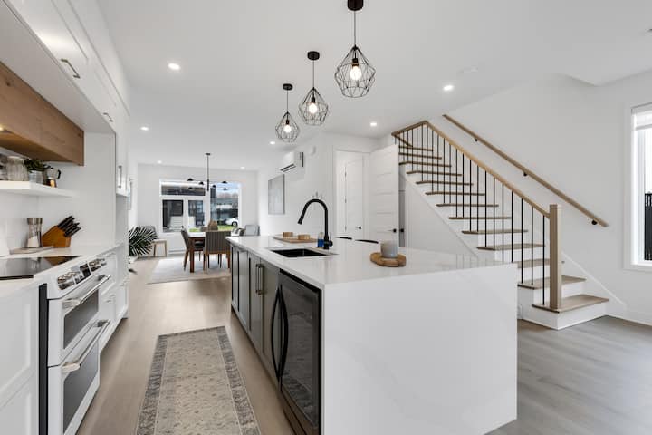 Dream Home Retreat With Spa - 1 - Mirabel
