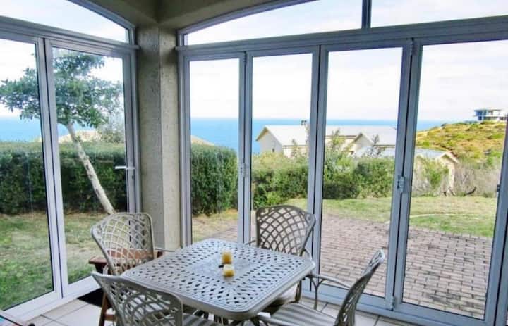 One Level Two Bedroom Stunning Villa In Pinnacle - Mosselbaai