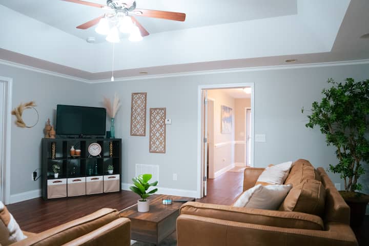 Spacious Basement Apt With Lots Of Natural Light - Snellville, GA