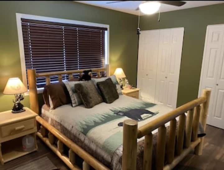 New Cozy Upnorth Cottage Getaway - Lake Arrowhead, Gaylord