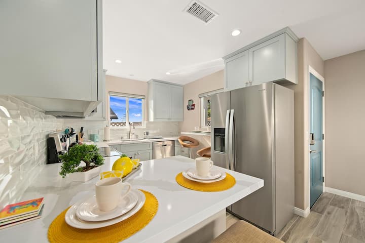 Travel Nurse & Military Ready 2br Fast Wifi 30+day - San Diego, CA