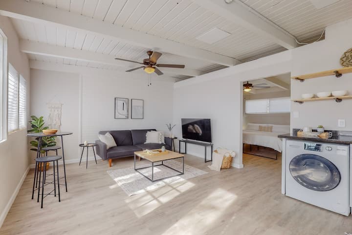 Remodeled Courtyard Apt W/king Bed, In-unit W&d - 阿爾伯克基