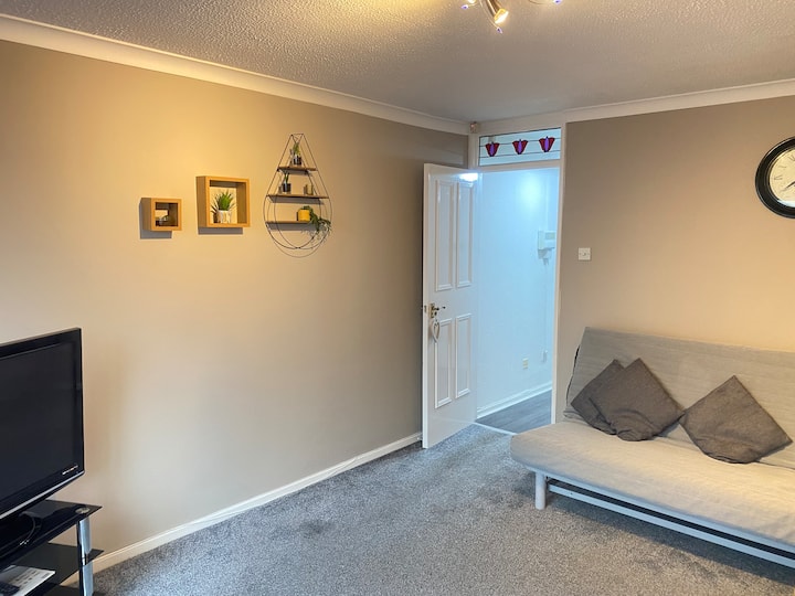 Stunning And Relaxing 2 - Bedroom Terrace House - Warrington