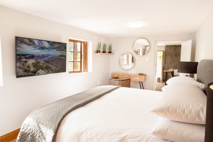 Avemore Rare Gem With Full Backup Power - Stellenbosch