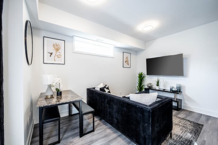 2.9km To Fallsview; Stylish Unit+parking Included - Niagara Falls