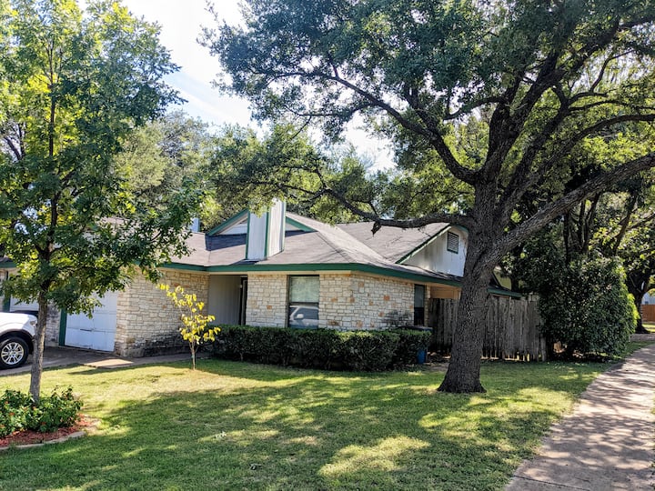 Great Location In Northwest Austin. - Austin Aquarium, Austin