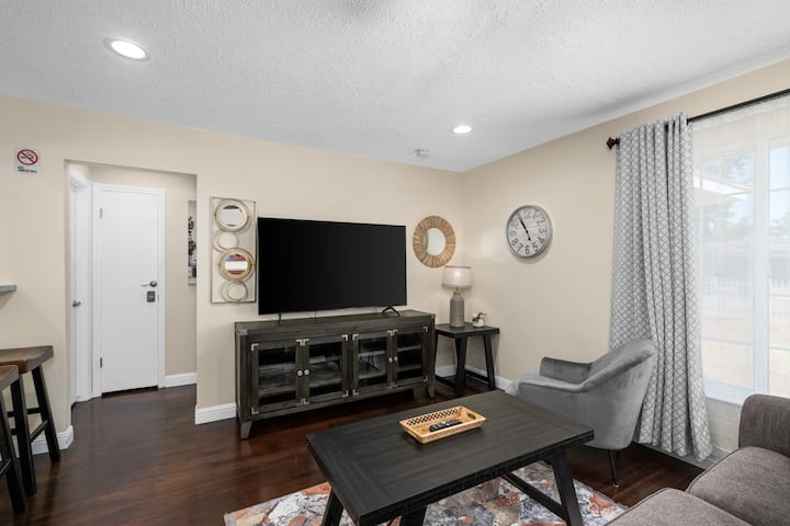 Cozy 2b/1bth  W Great Access To Airport - Clovis, CA