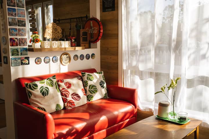 The Red Cabin - Near Nuvali And Tagaytay Road - Calamba