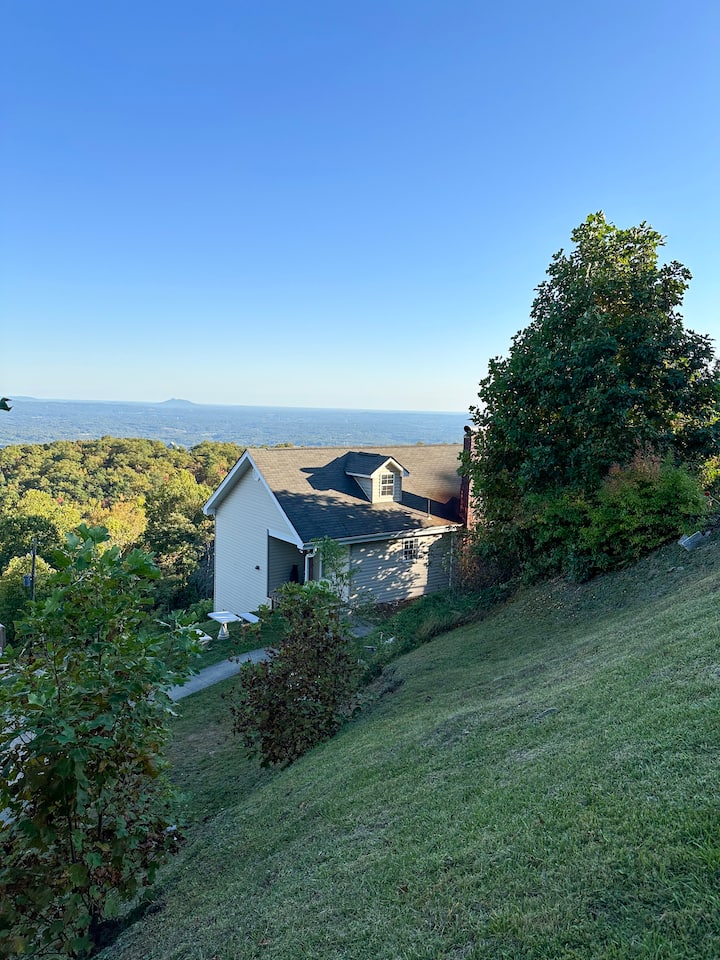 "Mountain Escape" - Stunning Views Near Br Parkway - Fancy Gap, VA