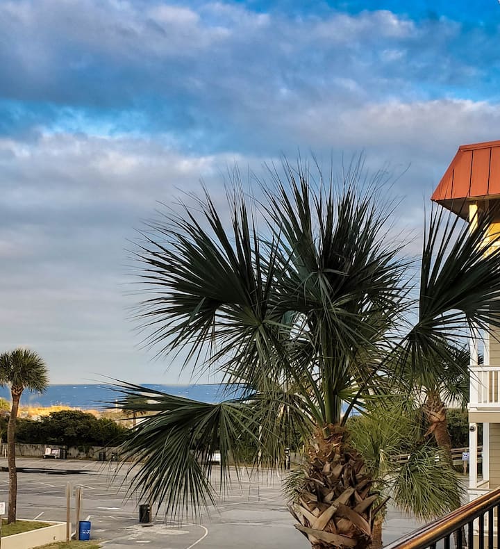 202 Brass Rail Luxury 3b Ocean Pool - Tybee Island, GA