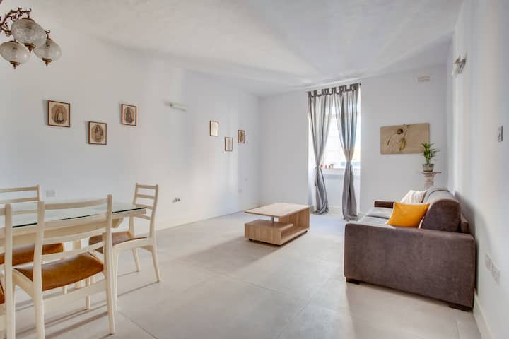 Two Bedroom Apartment In Valleta Center - La Valeta