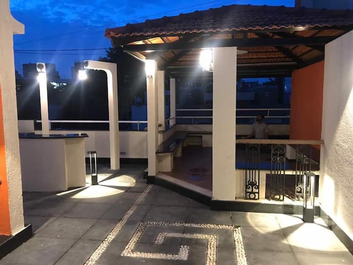 A Cozy Luxurious Home Stay - Pune