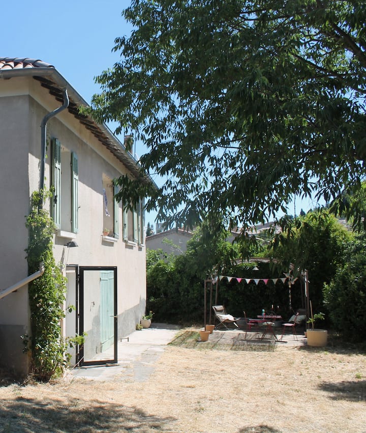 Maison Lumineuse Proche Centre, Avec Grand Jardin - Forcalquier