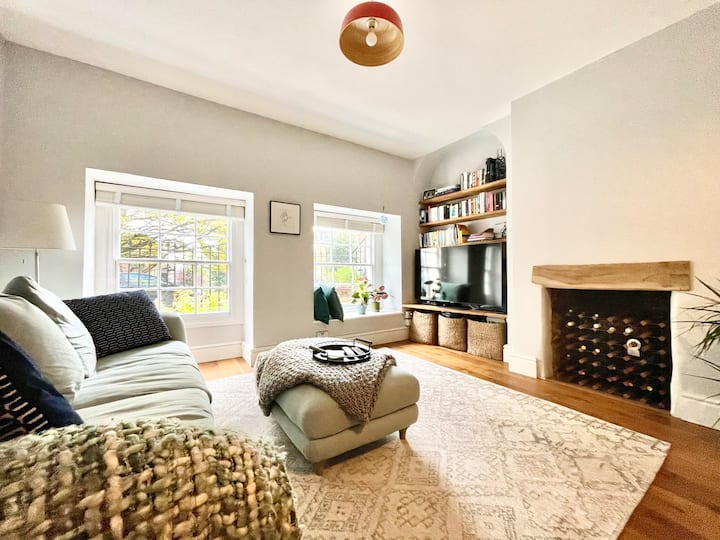 2 Bed Apartment In The Heart Of Clifton Village - Brístol