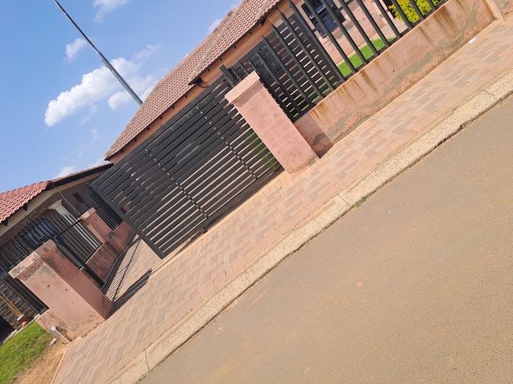 Spacious & Well-maintained Home - Boksburg