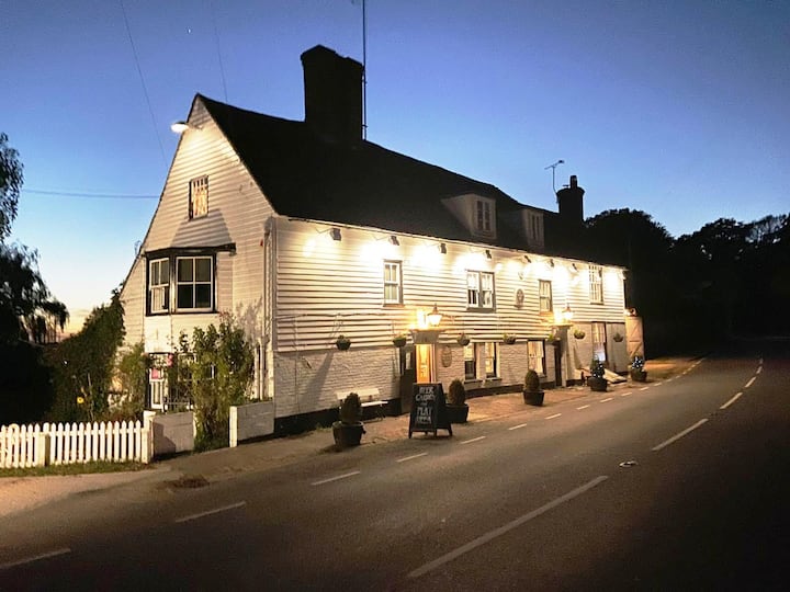Spacious Ensuite Room In Characterful Country Pub. - Tenterden