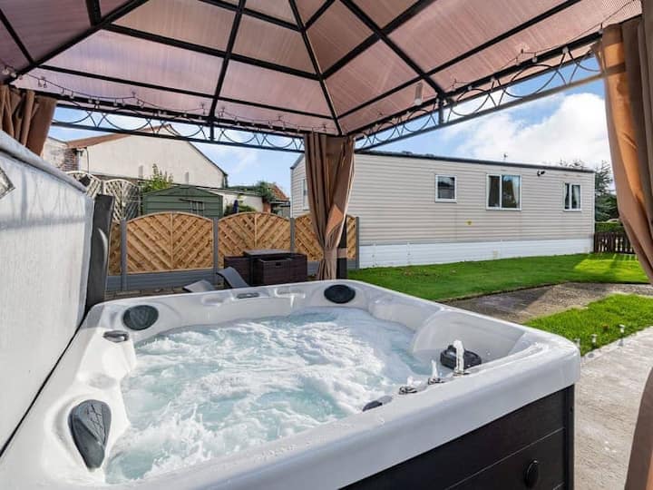 Hot Tub. Countryside. Coast. 5* Holiday Park - Yorkshire