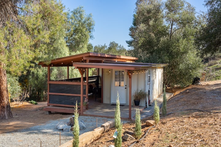 Tiny Farmhouse On The Creek - Menifee, CA