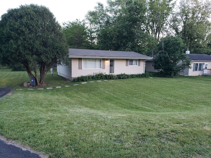 Quiet Country Living Yet Close To Town & Hospitals - Rockford, IL