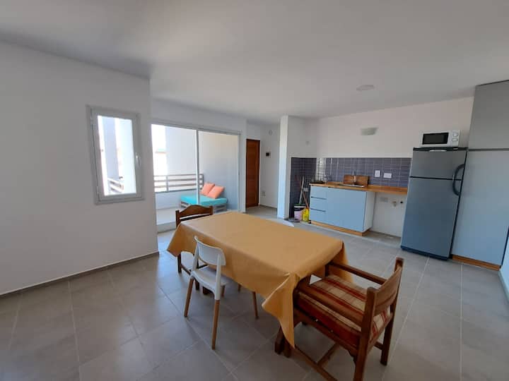 D6, A 200metros Del Mar. 2 Cuartos Y Cochera. - Santa Teresita