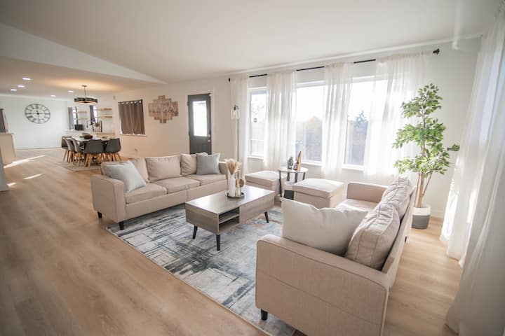 Lavishly Spacious-modern 6bdrs/ 4bathrs Home - Seattle