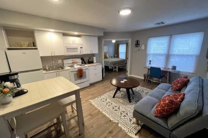 Centrally Located Near Aksarben Village Fun - Omaha, NE