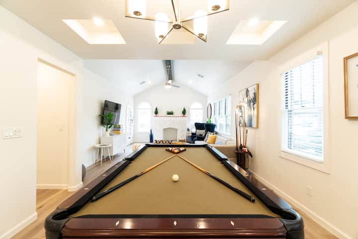 Across Ou Medical | Dual King Beds | Pool Table - Oklahoma City