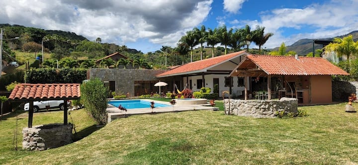 Casa Vacacional En Yunguilla, A Una Hora De Cuenca - Santa Isabel