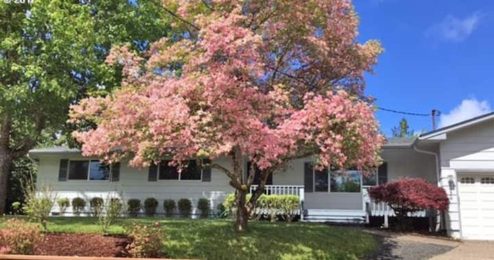 Sunny, Private & Spacious Sw Hills Retreat! - Eugene, OR