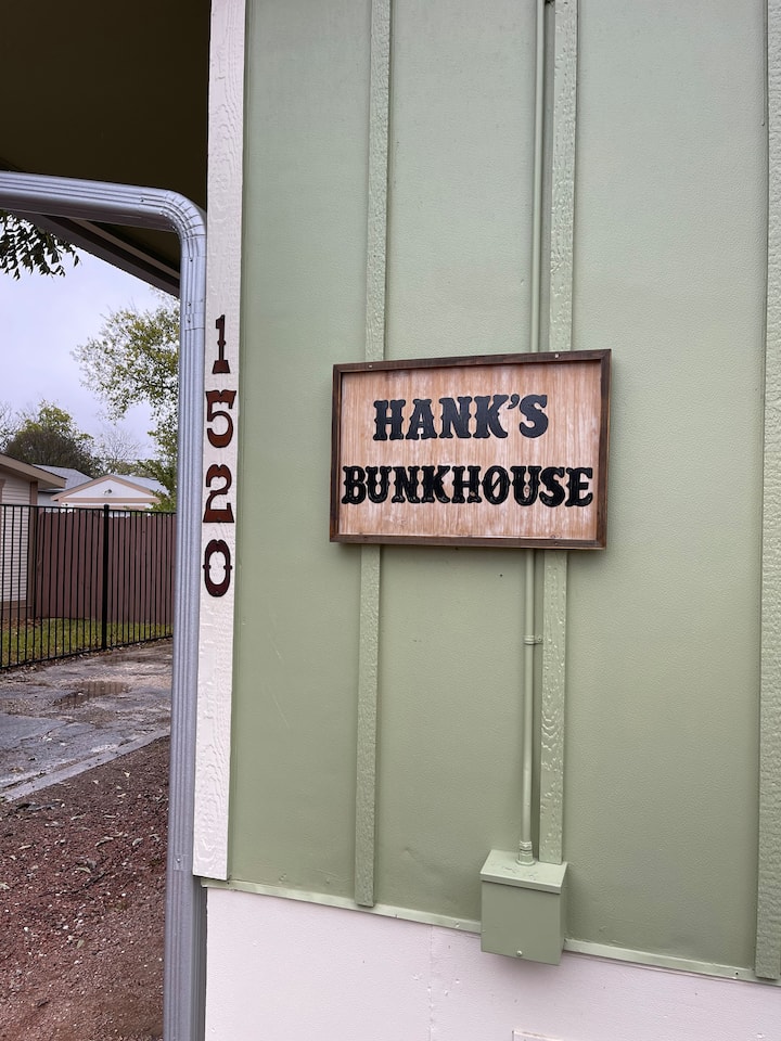 Hank's Bunkhouse - Kerrville, TX