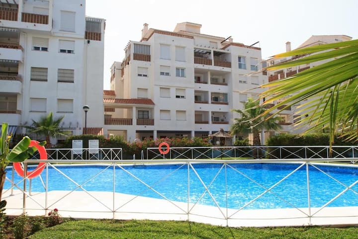 2bdr Sunny Apartment With Pool And Private Parking - Benalmádena
