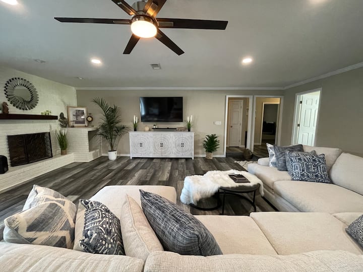 Large Centrally Located Near Downtown/ Beach - Pensacola, FL