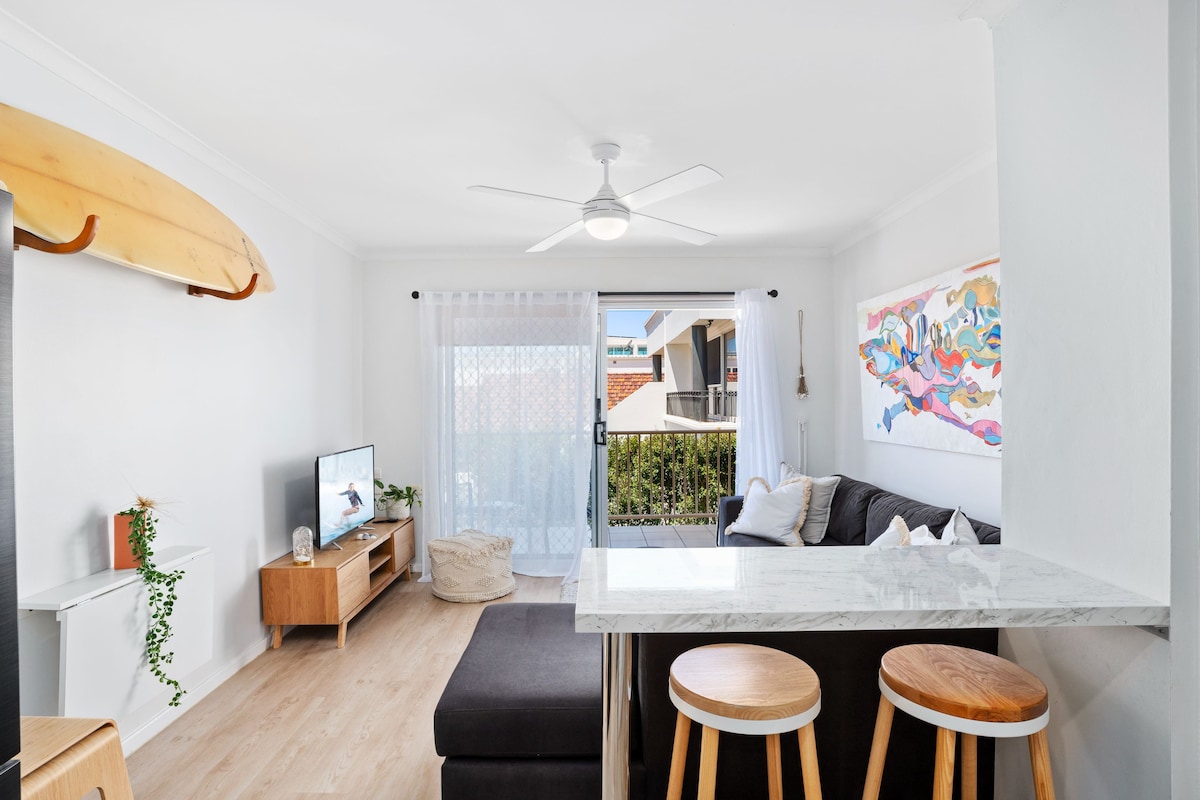 2B Alfred St Apt, Walk to Beach! - Apartments for Rent in Mermaid Beach ...