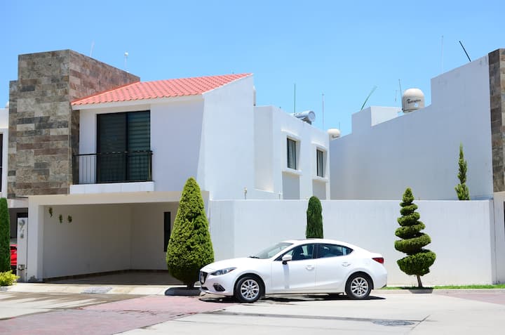 Hermosa Casa Ubicada En Privada Con Amenidades - San Luis Potosi