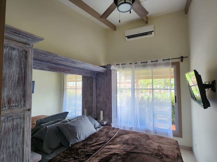 Parasio Getaway -Pura Vida - Jaco