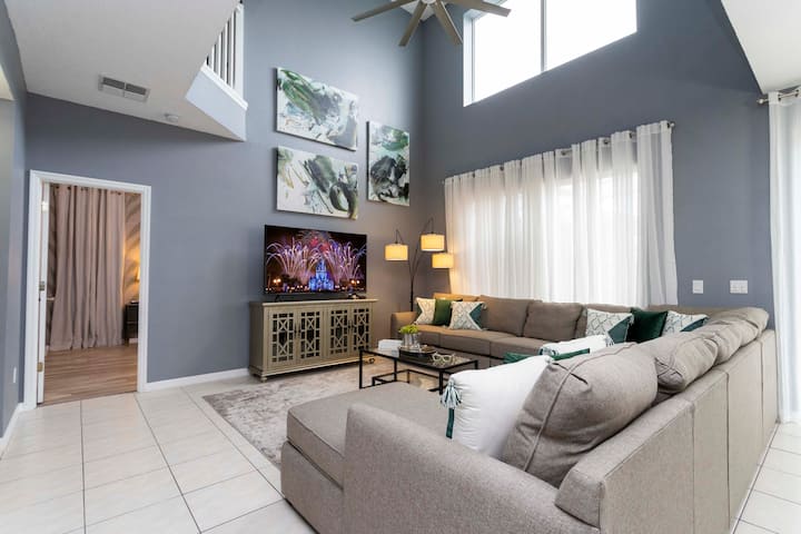 Just Renovated, Themed 7br, Heated Pool, Game Room - Florida