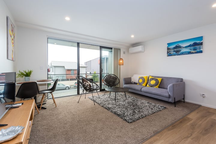 Central City Apartment With Sunny Balcony - Christchurch