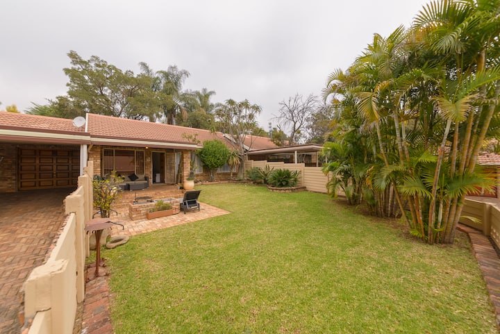 Fully-furnished 2-bedroom Complex Unit In Estate - Pretoria (South Africa)