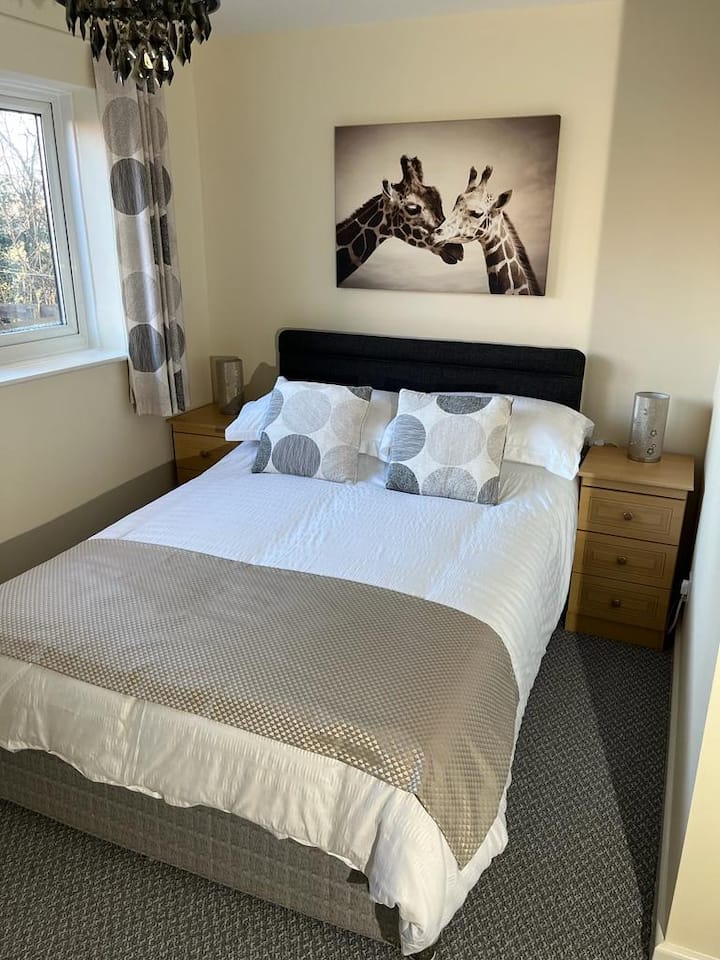 Lichfield, Private Parking, Ground Floor Flat. - Staffordshire